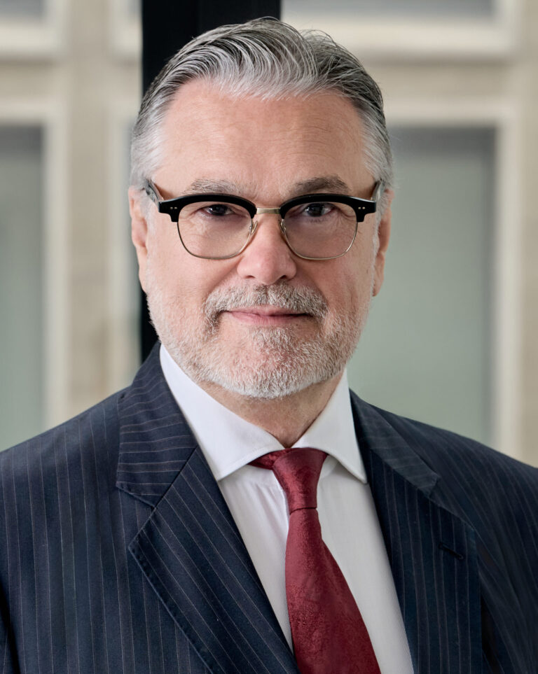 Paul Csiszár – Brunswick Group